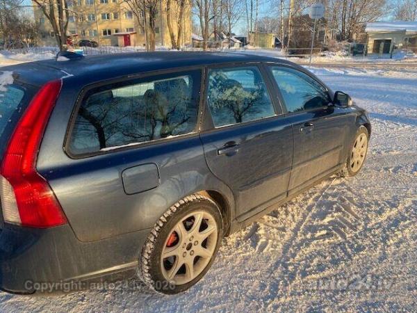 Blue Volvo V50 2011 in Tartu, with an engine capacity of 1.60 L and mileage of 317 thousand km for 4000 €, photo 3 on AUTOMOTO.COM.LV
