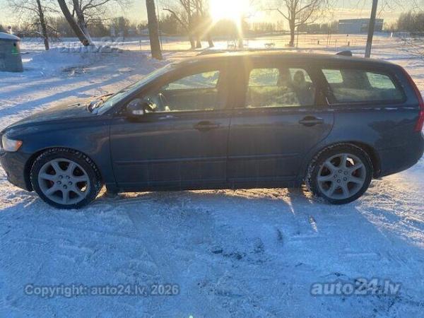 Blue Volvo V50 2011 in Tartu, with an engine capacity of 1.60 L and mileage of 317 thousand km for 4000 €, photo 4 on AUTOMOTO.COM.LV
