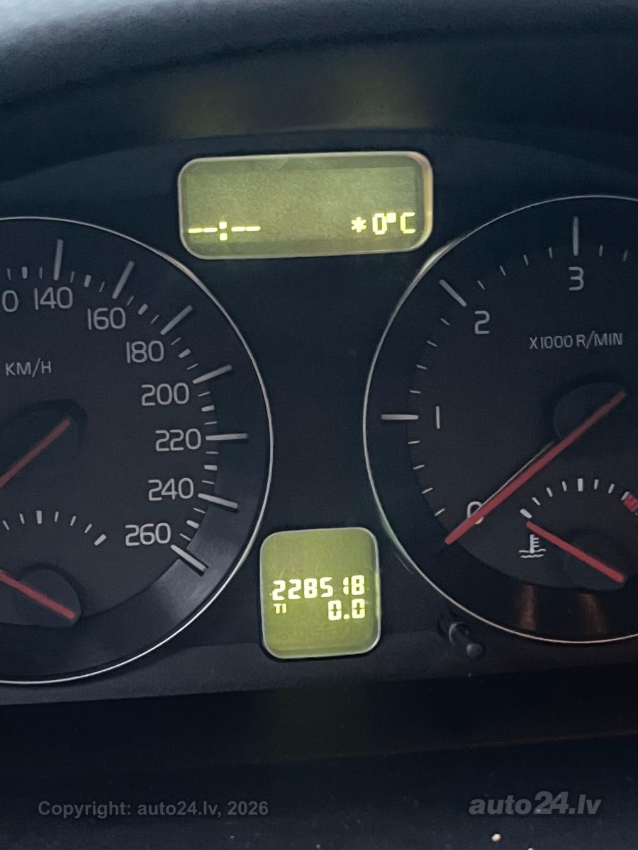 Zils Volvo V50 2011 Tallina, ar dzinēja tilpumu 1.60 L un nobraukumu 229 tūkst. km par 1750 €, foto 10 vietnē AUTOMOTO.COM.LV