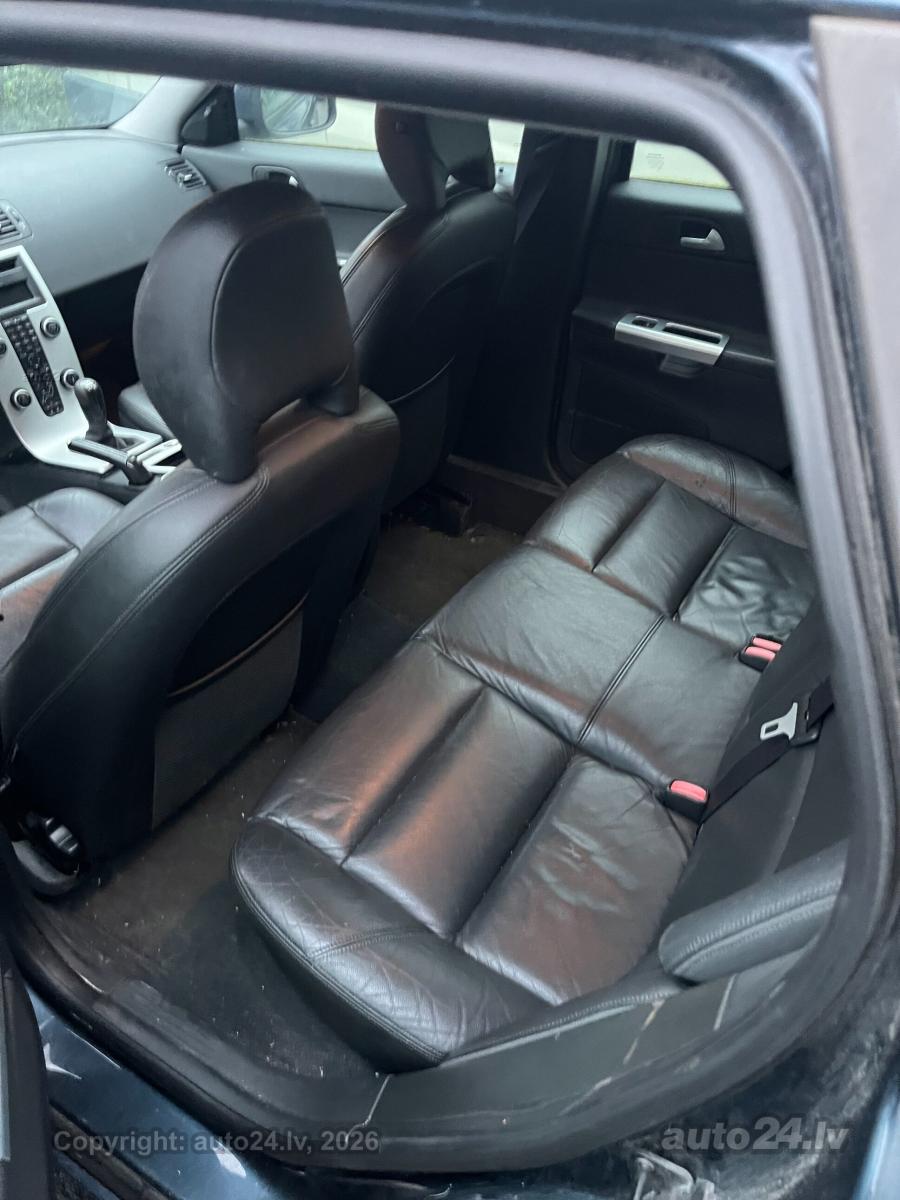 Zils Volvo V50 2011 Tallina, ar dzinēja tilpumu 1.60 L un nobraukumu 229 tūkst. km par 1750 €, foto 12 vietnē AUTOMOTO.COM.LV