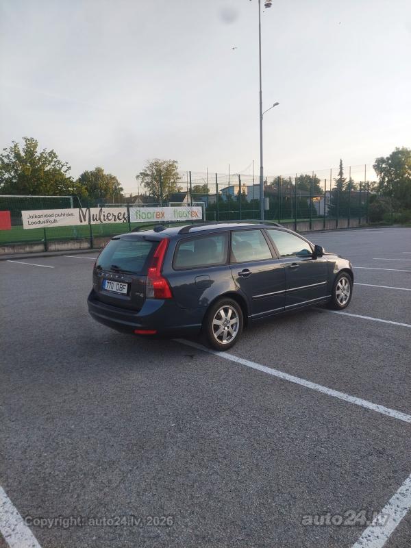 Zils Volvo V50 2011 Tallina, ar dzinēja tilpumu 1.60 L un nobraukumu 229 tūkst. km par 3950 €, foto 2 vietnē AUTOMOTO.COM.LV