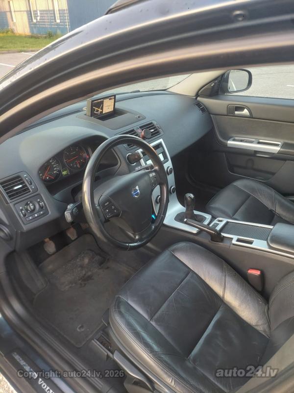 Zils Volvo V50 2011 Tallina, ar dzinēja tilpumu 1.60 L un nobraukumu 229 tūkst. km par 3950 €, foto 3 vietnē AUTOMOTO.COM.LV