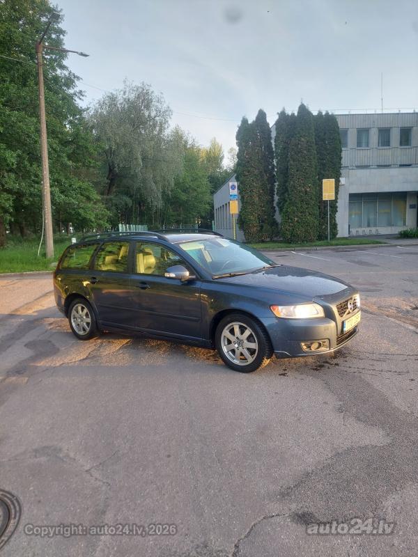 Zils Volvo V50 2011 Tallina, ar dzinēja tilpumu 1.60 L un nobraukumu 229 tūkst. km par 3950 €, foto 9 vietnē AUTOMOTO.COM.LV