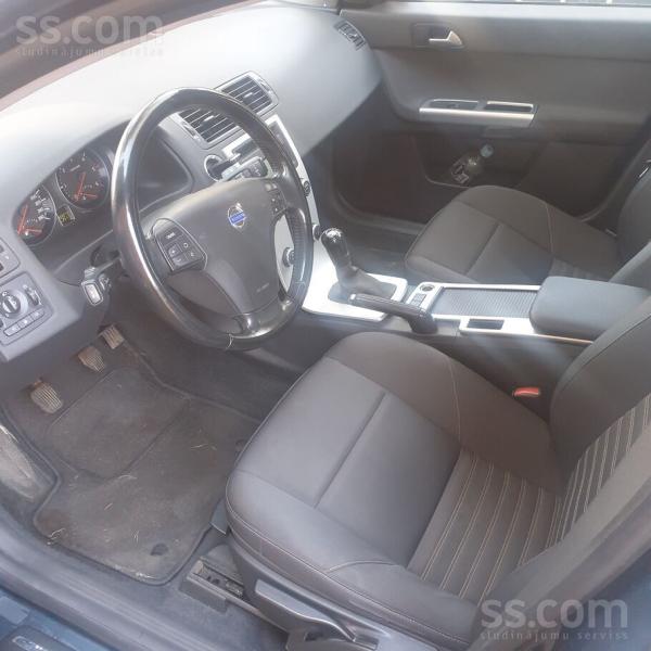 Zils Volvo V50 2011 Rīga, ar dzinēja tilpumu 1.60 L un nobraukumu 233 tūkst. km par 3500 €, foto 3 vietnē AUTOMOTO.COM.LV