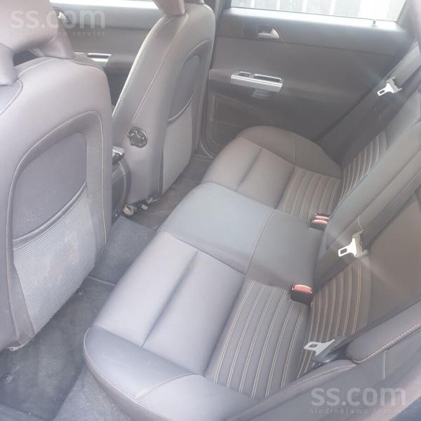Zils Volvo V50 2011 Rīga, ar dzinēja tilpumu 1.60 L un nobraukumu 233 tūkst. km par 3500 €, foto 4 vietnē AUTOMOTO.COM.LV