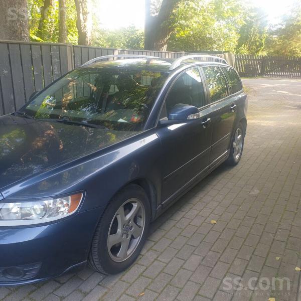 Zils Volvo V50 2011 Rīga, ar dzinēja tilpumu 1.60 L un nobraukumu 233 tūkst. km par 3500 €, foto 8 vietnē AUTOMOTO.COM.LV