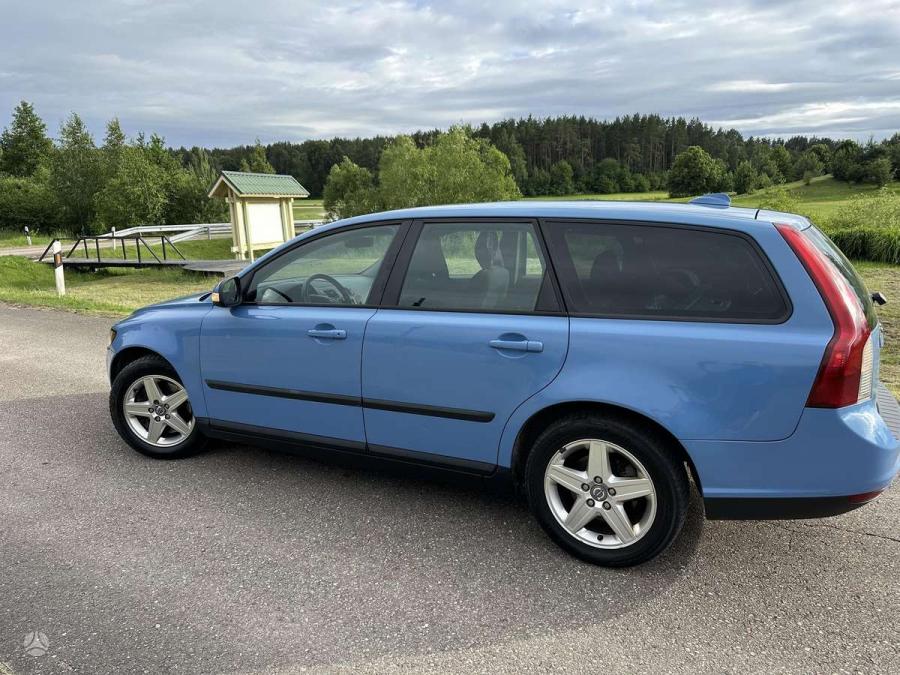 Blue Volvo V50 2011 in Elektrenai, with an engine capacity of 2.00 L and mileage of 212 thousand km for 2375 €, photo 4 on AUTOMOTO.COM.LV