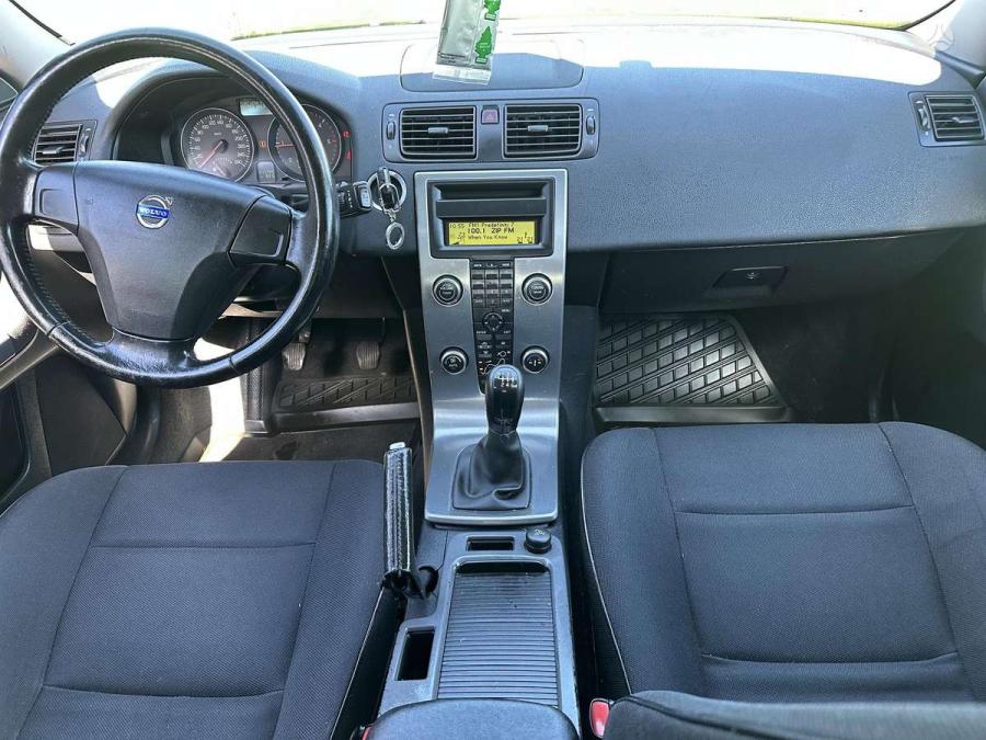 Blue Volvo V50 2011 in Elektrenai, with an engine capacity of 2.00 L and mileage of 212 thousand km for 2375 €, photo 5 on AUTOMOTO.COM.LV