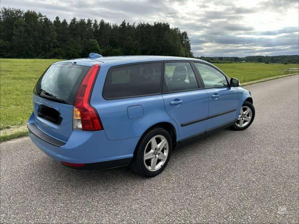 Blue Volvo V50 2011 in Elektrenai, with an engine capacity of 2.00 L and mileage of 212 thousand km for 2375 €, photo 5 on AUTOMOTO.COM.LV