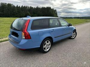 Blue Volvo V50 2011 in Elektrenai, with an engine capacity of 2.00 L and mileage of 212 thousand km for 2375 €, photo 6 on AUTOMOTO.COM.LV