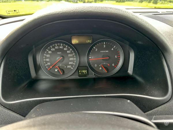 Blue Volvo V50 2011 in Elektrenai, with an engine capacity of 2.00 L and mileage of 212 thousand km for 2375 €, photo 9 on AUTOMOTO.COM.LV