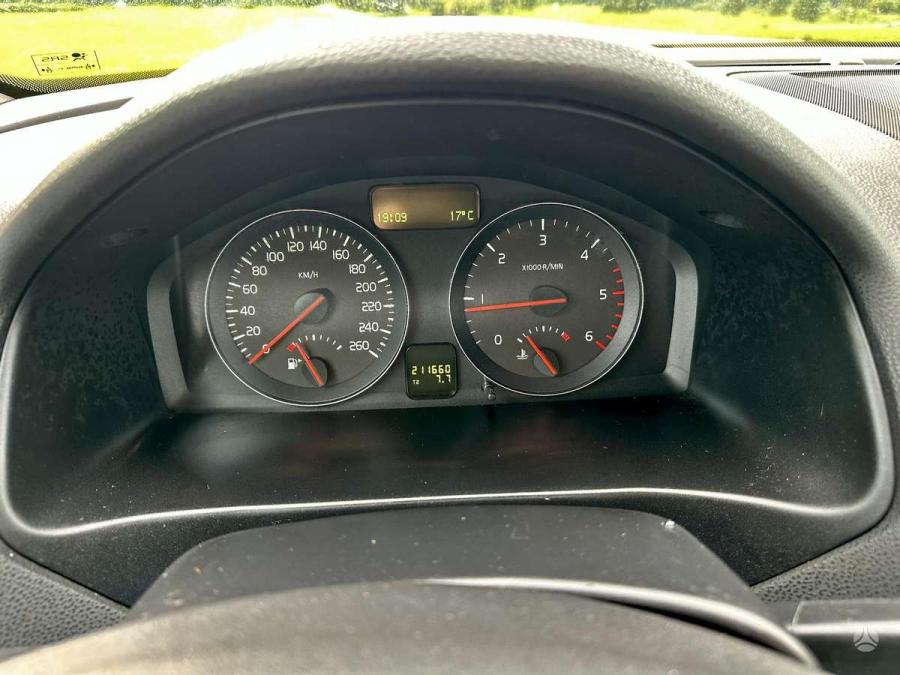 Blue Volvo V50 2011 in Elektrenai, with an engine capacity of 2.00 L and mileage of 212 thousand km for 2375 €, photo 10 on AUTOMOTO.COM.LV