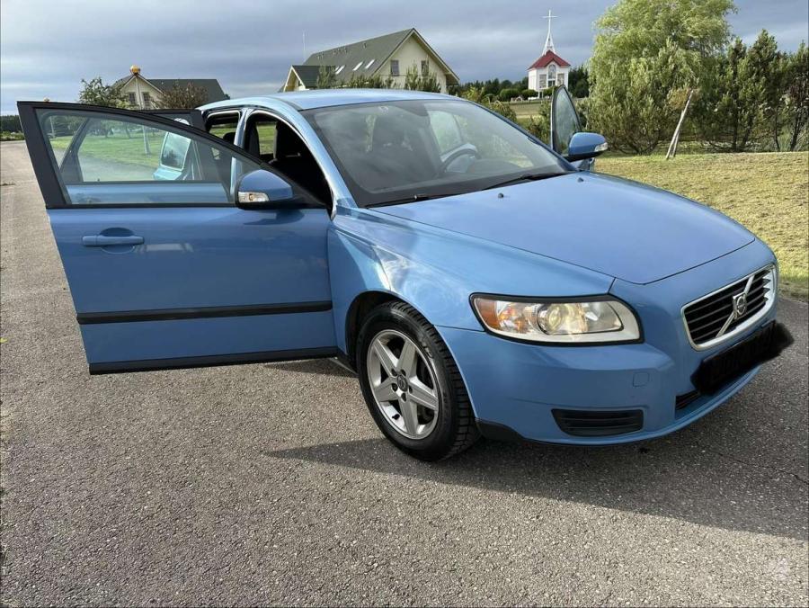 Blue Volvo V50 2011 in Elektrenai, with an engine capacity of 2.00 L and mileage of 212 thousand km for 2375 €, photo 20 on AUTOMOTO.COM.LV