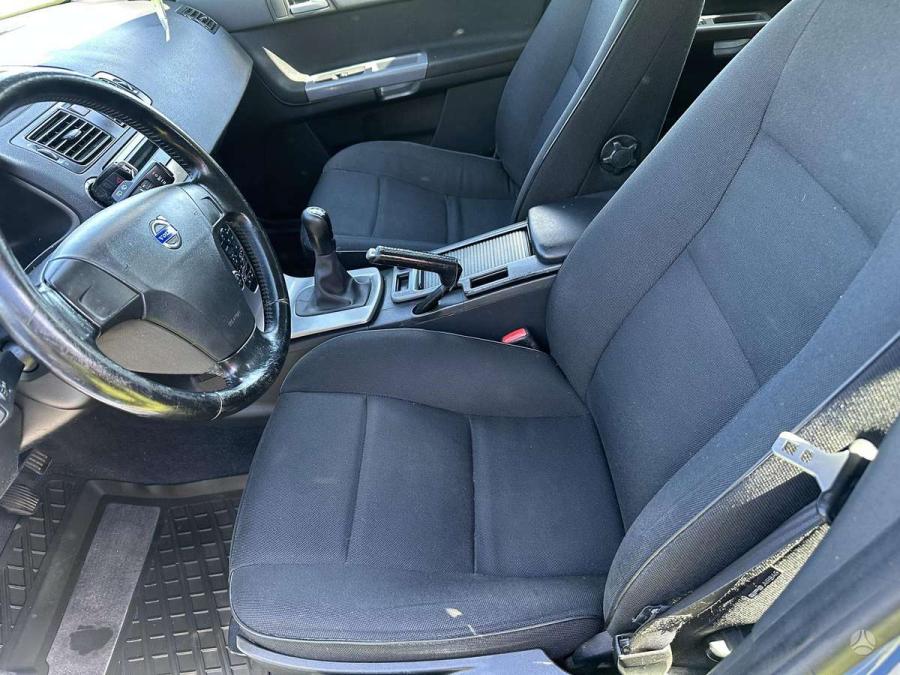 Zils Volvo V50 2011 Kaišiadorys, ar dzinēja tilpumu 2.00 L un nobraukumu 212 tūkst. km par 2275 €, foto 18 vietnē AUTOMOTO.COM.LV