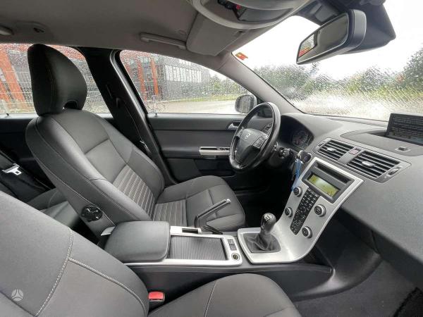 Zils Volvo V50 2011 Viļņa, ar dzinēja tilpumu 1.60 L un nobraukumu 364 tūkst. km par 3450 €, foto 7 vietnē AUTOMOTO.COM.LV
