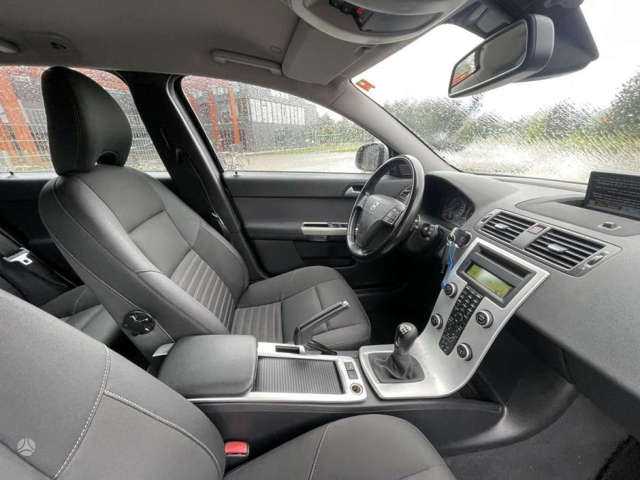 Zils Volvo V50 2011 Viļņa, ar dzinēja tilpumu 1.60 L un nobraukumu 364 tūkst. km par 3450 €, foto 8 vietnē AUTOMOTO.COM.LV