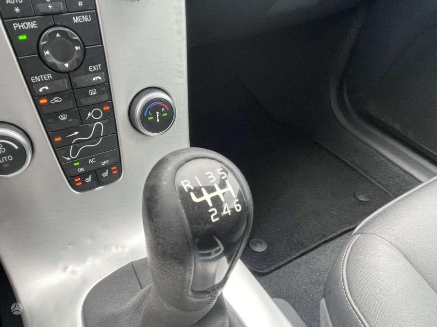 Zils Volvo V50 2011 Viļņa, ar dzinēja tilpumu 1.60 L un nobraukumu 364 tūkst. km par 3450 €, foto 11 vietnē AUTOMOTO.COM.LV