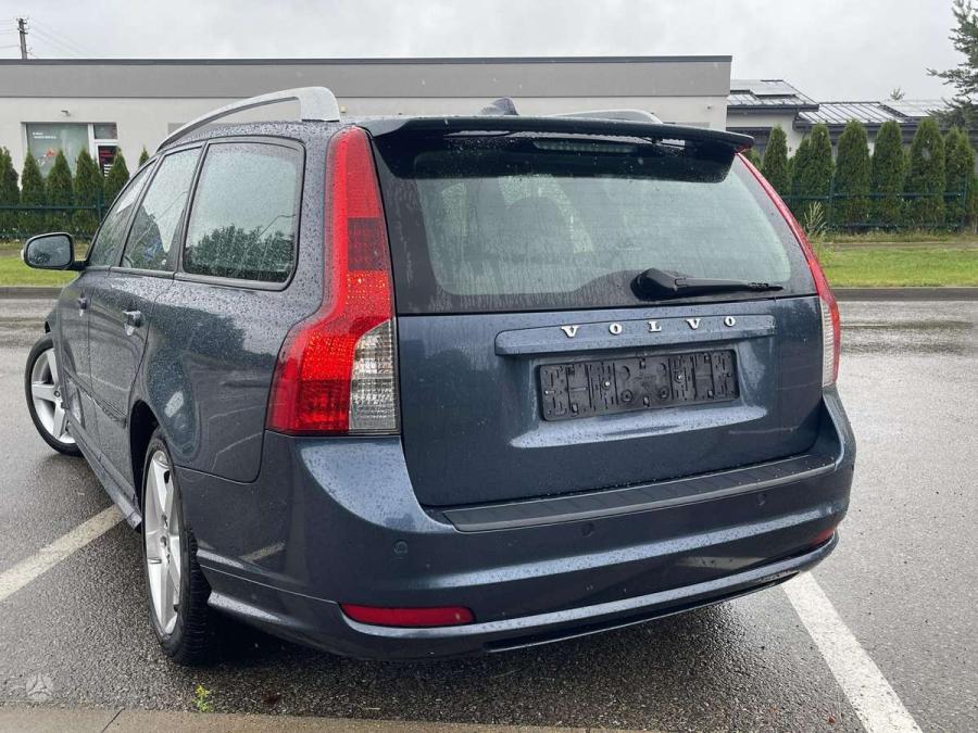 Zils Volvo V50 2011 Viļņa, ar dzinēja tilpumu 1.60 L un nobraukumu 364 tūkst. km par 3450 €, foto 13 vietnē AUTOMOTO.COM.LV