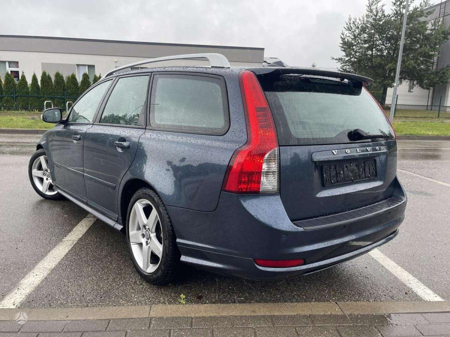 Zils Volvo V50 2011 Viļņa, ar dzinēja tilpumu 1.60 L un nobraukumu 364 tūkst. km par 3450 €, foto 14 vietnē AUTOMOTO.COM.LV