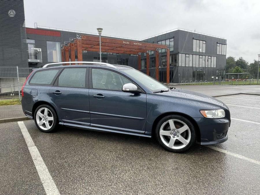 Zils Volvo V50 2011 Viļņa, ar dzinēja tilpumu 1.60 L un nobraukumu 364 tūkst. km par 3450 €, foto 24 vietnē AUTOMOTO.COM.LV