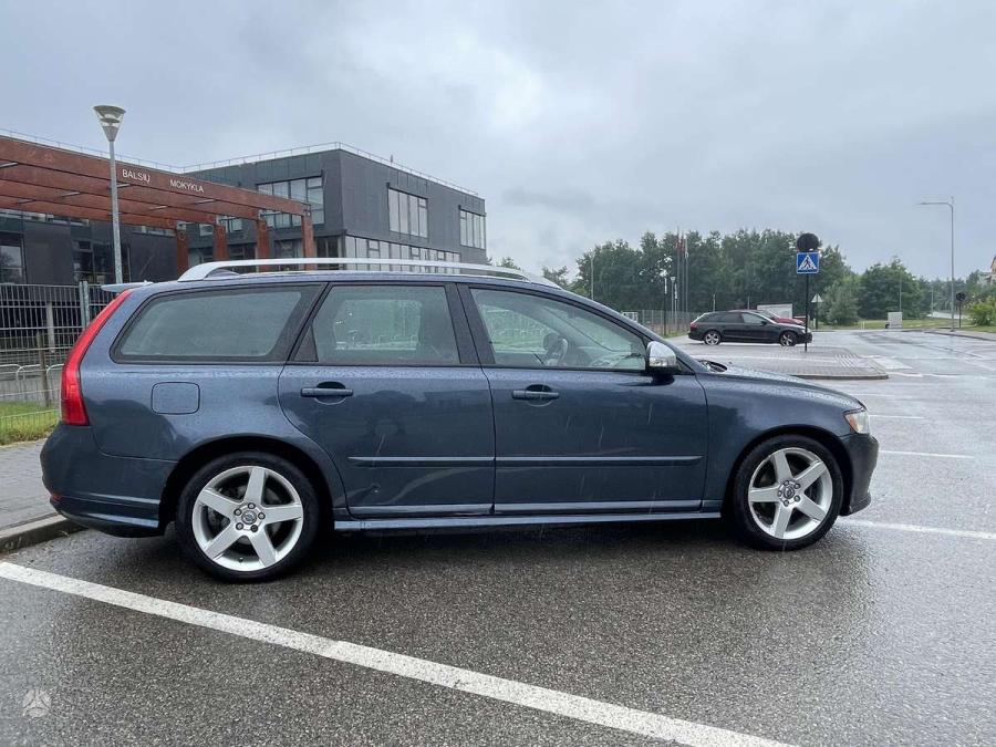 Zils Volvo V50 2011 Viļņa, ar dzinēja tilpumu 1.60 L un nobraukumu 364 tūkst. km par 3450 €, foto 26 vietnē AUTOMOTO.COM.LV