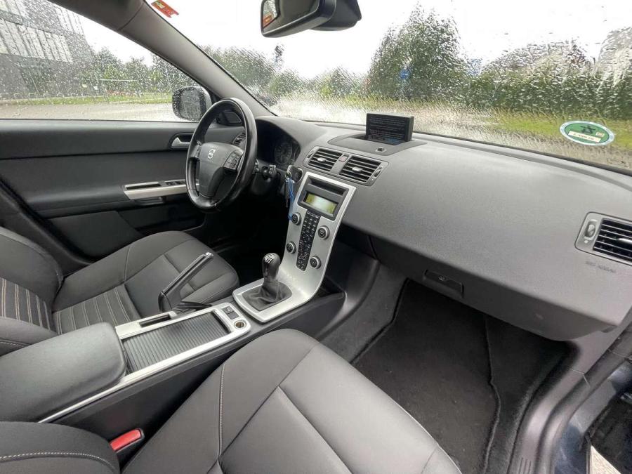 Zils Volvo V50 2011 Viļņa, ar dzinēja tilpumu 1.60 L un nobraukumu 364 tūkst. km par 3450 €, foto 28 vietnē AUTOMOTO.COM.LV