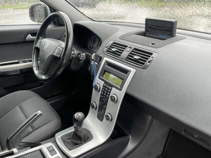Zils Volvo V50 2011 Viļņa, ar dzinēja tilpumu 1.60 L un nobraukumu 364 tūkst. km par 3450 €, foto 29 vietnē AUTOMOTO.COM.LV