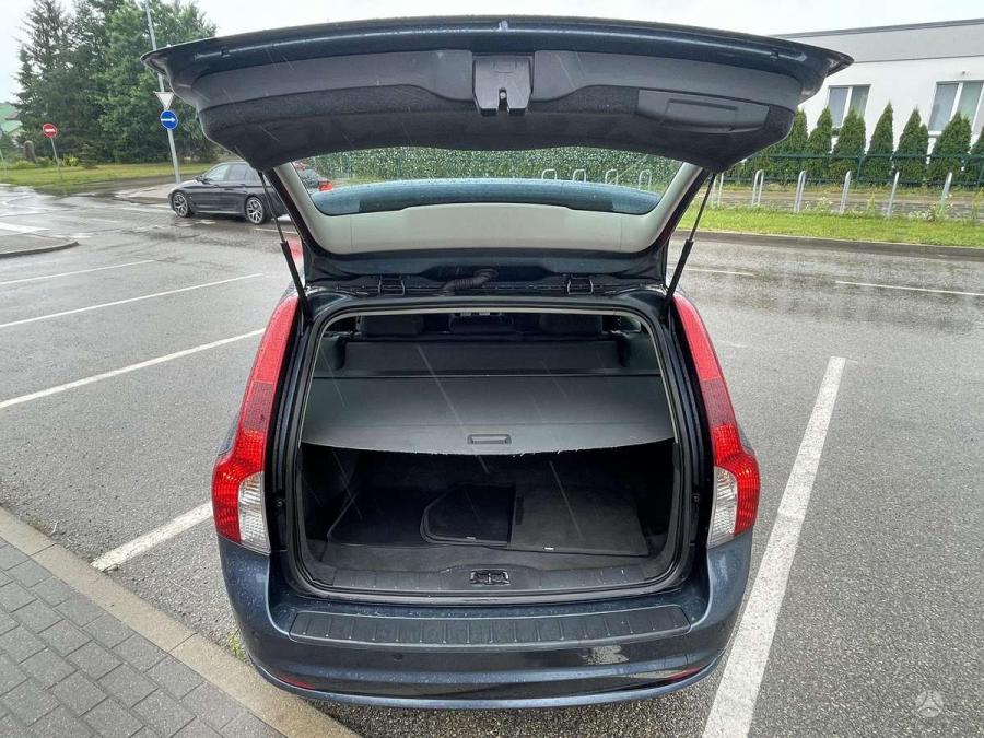 Zils Volvo V50 2011 Viļņa, ar dzinēja tilpumu 1.60 L un nobraukumu 364 tūkst. km par 3450 €, foto 32 vietnē AUTOMOTO.COM.LV
