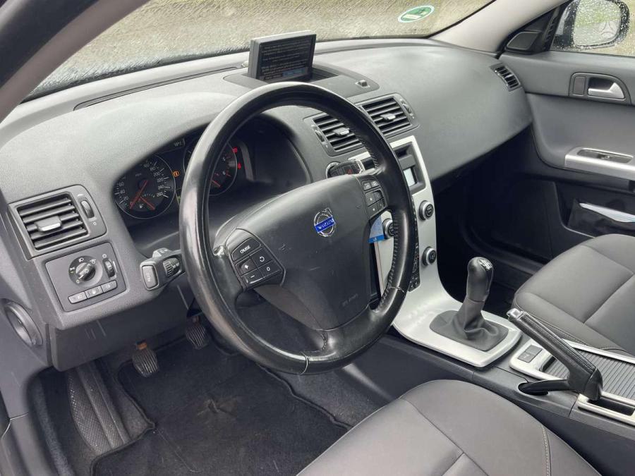 Zils Volvo V50 2011 Viļņa, ar dzinēja tilpumu 1.60 L un nobraukumu 364 tūkst. km par 3450 €, foto 35 vietnē AUTOMOTO.COM.LV