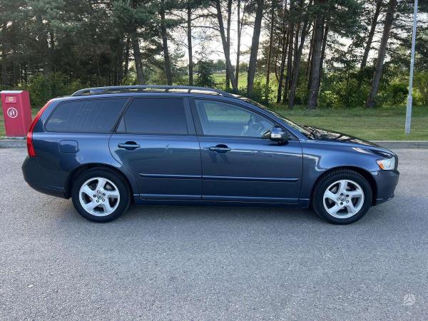 Zils Volvo V50 2011 Utena, ar dzinēja tilpumu 1.56 L un nobraukumu 244 tūkst. km par 3200 €, foto 4 vietnē AUTOMOTO.COM.LV