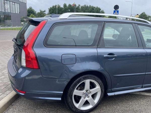 Zils Volvo V50 2011 Viļņa, ar dzinēja tilpumu 1.60 L un nobraukumu 364 tūkst. km par 3400 €, foto 2 vietnē AUTOMOTO.COM.LV