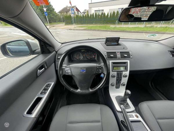 Zils Volvo V50 2011 Viļņa, ar dzinēja tilpumu 1.60 L un nobraukumu 364 tūkst. km par 3400 €, foto 3 vietnē AUTOMOTO.COM.LV