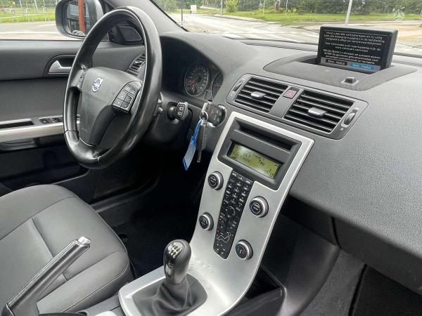 Zils Volvo V50 2011 Viļņa, ar dzinēja tilpumu 1.60 L un nobraukumu 364 tūkst. km par 3400 €, foto 4 vietnē AUTOMOTO.COM.LV