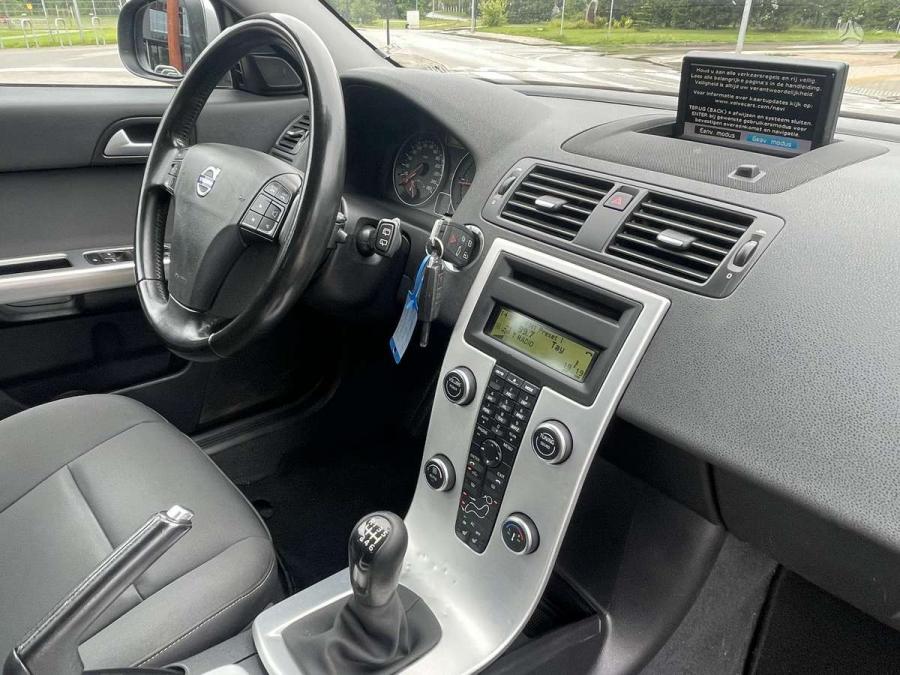 Zils Volvo V50 2011 Viļņa, ar dzinēja tilpumu 1.60 L un nobraukumu 364 tūkst. km par 3400 €, foto 5 vietnē AUTOMOTO.COM.LV