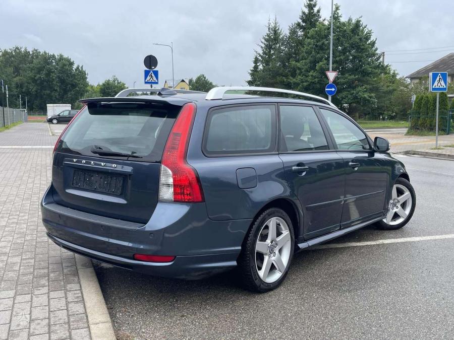Zils Volvo V50 2011 Viļņa, ar dzinēja tilpumu 1.60 L un nobraukumu 364 tūkst. km par 3400 €, foto 13 vietnē AUTOMOTO.COM.LV