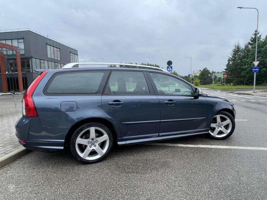 Zils Volvo V50 2011 Viļņa, ar dzinēja tilpumu 1.60 L un nobraukumu 364 tūkst. km par 3400 €, foto 14 vietnē AUTOMOTO.COM.LV