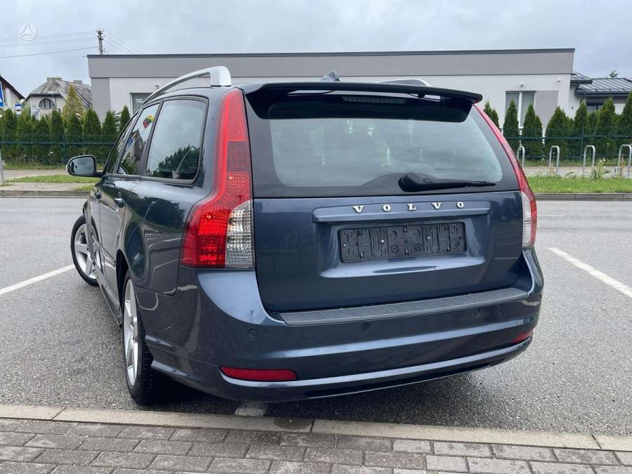 Zils Volvo V50 2011 Viļņa, ar dzinēja tilpumu 1.60 L un nobraukumu 364 tūkst. km par 3400 €, foto 16 vietnē AUTOMOTO.COM.LV