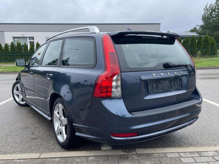 Zils Volvo V50 2011 Viļņa, ar dzinēja tilpumu 1.60 L un nobraukumu 364 tūkst. km par 3400 €, foto 17 vietnē AUTOMOTO.COM.LV