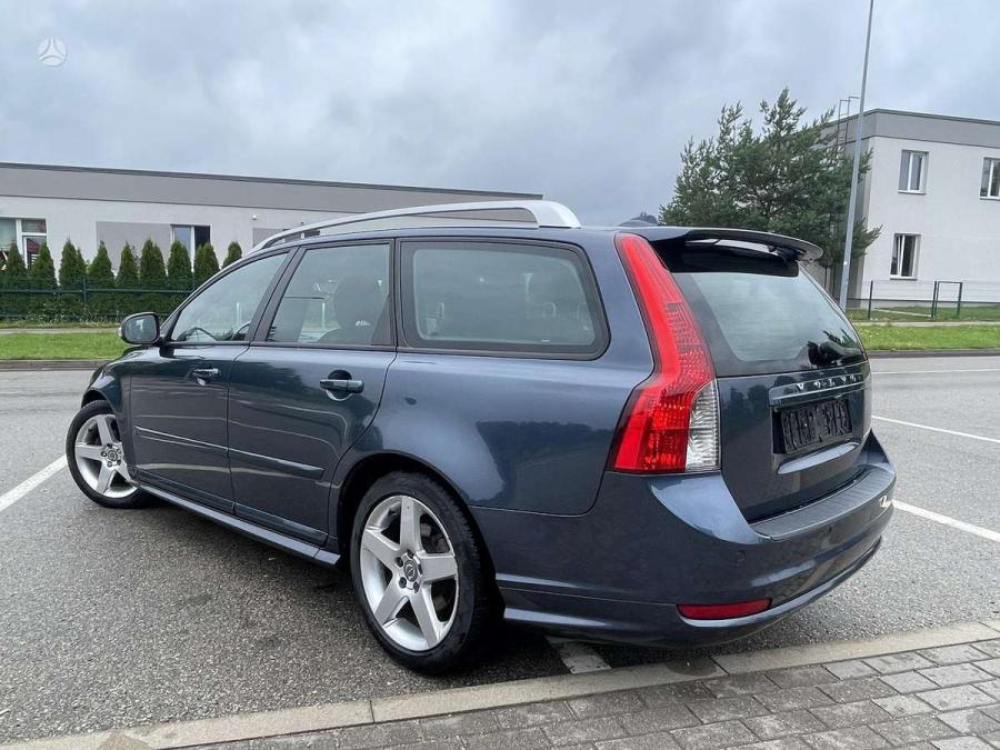 Zils Volvo V50 2011 Viļņa, ar dzinēja tilpumu 1.60 L un nobraukumu 364 tūkst. km par 3400 €, foto 18 vietnē AUTOMOTO.COM.LV