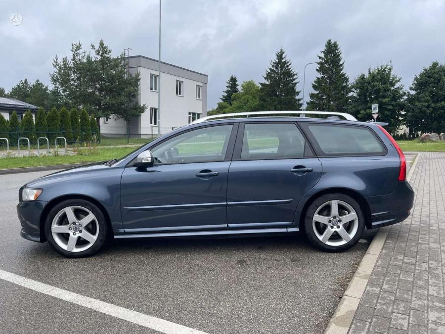 Zils Volvo V50 2011 Viļņa, ar dzinēja tilpumu 1.60 L un nobraukumu 364 tūkst. km par 3400 €, foto 24 vietnē AUTOMOTO.COM.LV