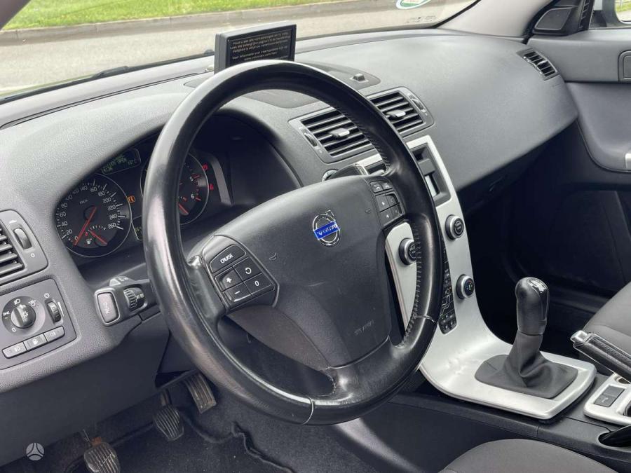 Zils Volvo V50 2011 Viļņa, ar dzinēja tilpumu 1.60 L un nobraukumu 364 tūkst. km par 3400 €, foto 31 vietnē AUTOMOTO.COM.LV