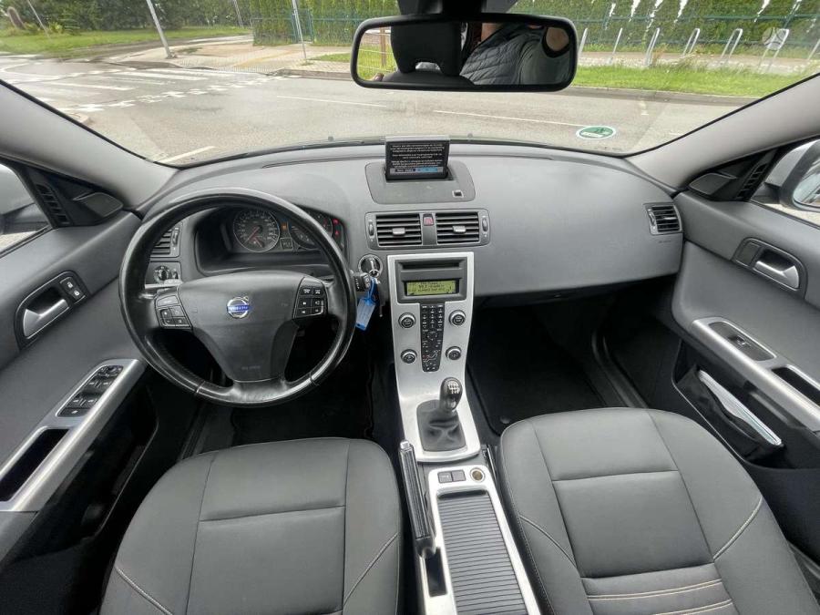 Zils Volvo V50 2011 Viļņa, ar dzinēja tilpumu 1.60 L un nobraukumu 364 tūkst. km par 3400 €, foto 33 vietnē AUTOMOTO.COM.LV