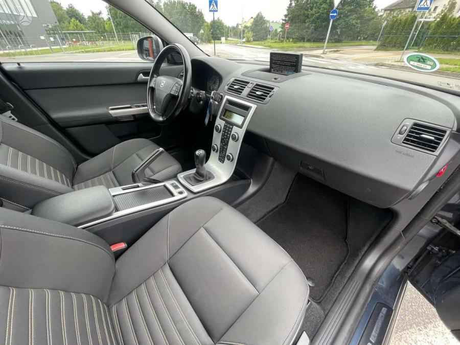 Zils Volvo V50 2011 Viļņa, ar dzinēja tilpumu 1.60 L un nobraukumu 364 tūkst. km par 3400 €, foto 37 vietnē AUTOMOTO.COM.LV
