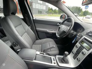Zils Volvo V50 2011 Viļņa, ar dzinēja tilpumu 1.60 L un nobraukumu 364 tūkst. km par 3400 €, foto 38 vietnē AUTOMOTO.COM.LV