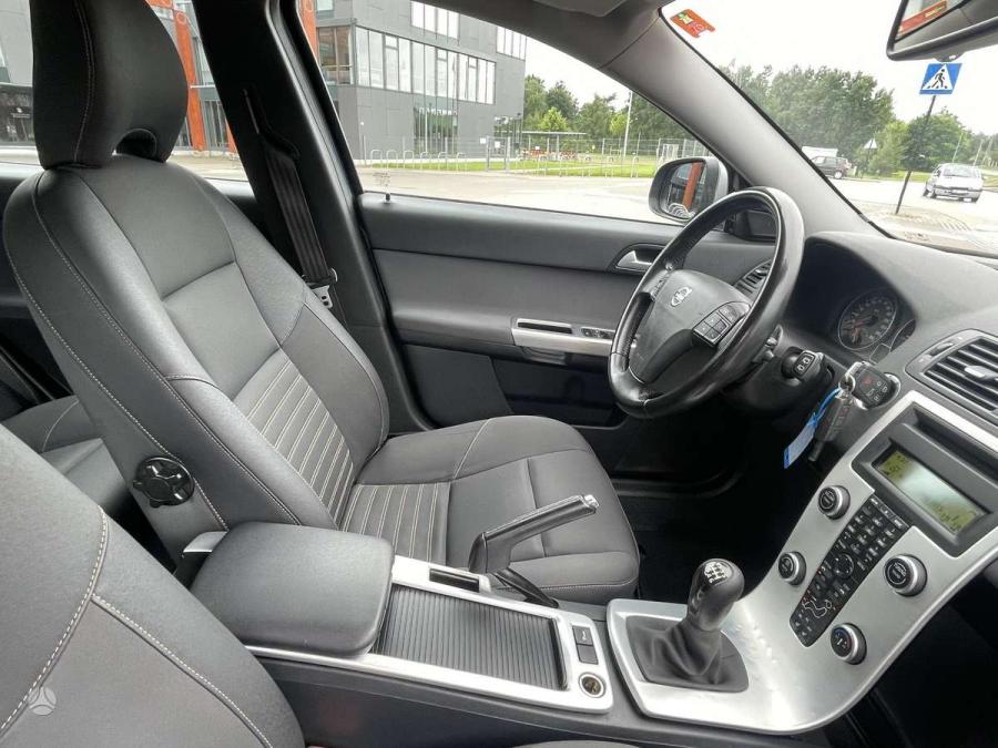 Zils Volvo V50 2011 Viļņa, ar dzinēja tilpumu 1.60 L un nobraukumu 364 tūkst. km par 3400 €, foto 38 vietnē AUTOMOTO.COM.LV