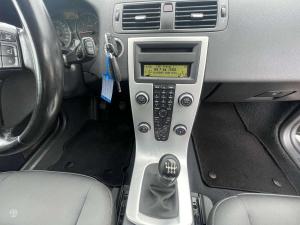 Zils Volvo V50 2011 Viļņa, ar dzinēja tilpumu 1.60 L un nobraukumu 364 tūkst. km par 3400 €, foto 39 vietnē AUTOMOTO.COM.LV