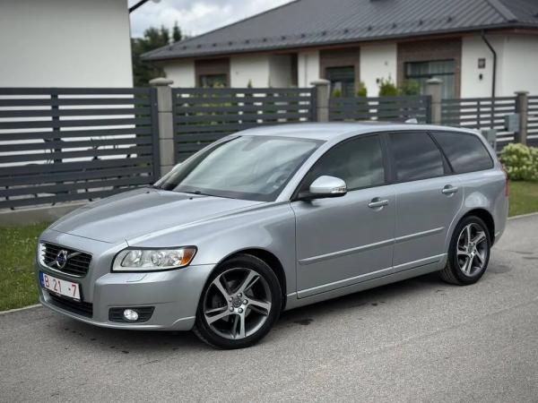 Blue Volvo V50 2011 in Jelgava, with an engine capacity of 1.60 L and mileage of 257 thousand km for 4350 €, photo 1 on AUTOMOTO.COM.LV