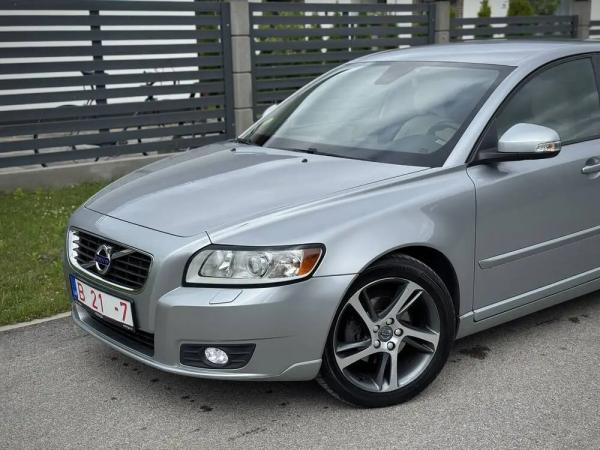 Blue Volvo V50 2011 in Jelgava, with an engine capacity of 1.60 L and mileage of 257 thousand km for 4350 €, photo 2 on AUTOMOTO.COM.LV
