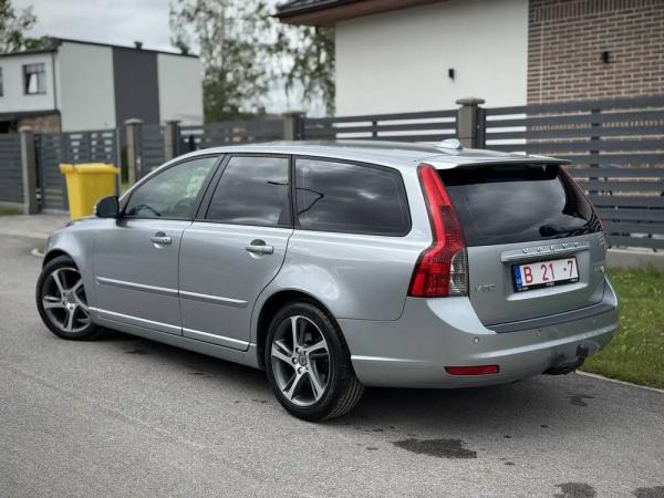 Blue Volvo V50 2011 in Jelgava, with an engine capacity of 1.60 L and mileage of 257 thousand km for 4350 €, photo 3 on AUTOMOTO.COM.LV