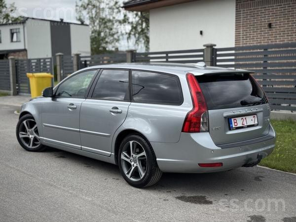 Zils Volvo V50 2011 Jelgava, ar dzinēja tilpumu 1.60 L un nobraukumu 257 tūkst. km par 4350 €, foto 3 vietnē AUTOMOTO.COM.LV